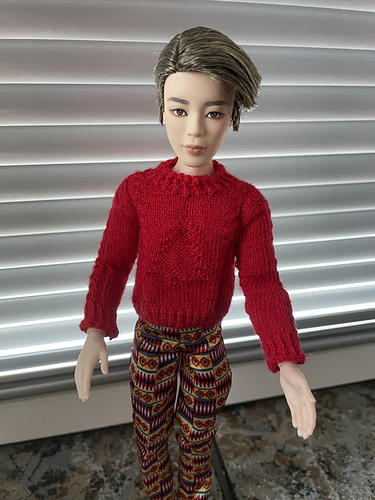 Ravelry: 1:6th scale Celyn Jumpers pattern by Frances Powell