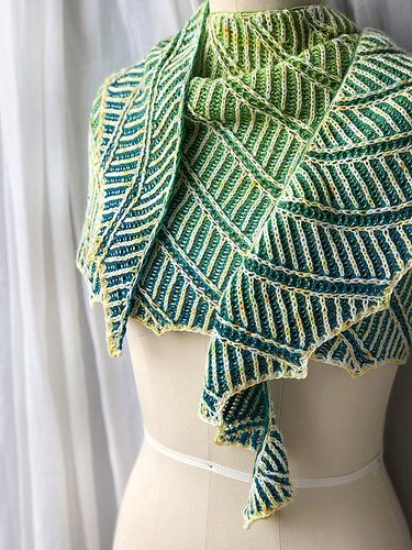 Ravelry: Circinae pattern by Carissa Browning