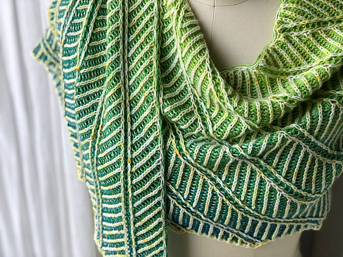 Ravelry: Circinae pattern by Carissa Browning
