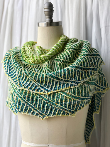 Ravelry: Circinae pattern by Carissa Browning