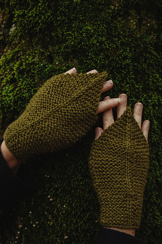 Ravelry: Leaves mittens pattern by Carmen Garcia de Mora