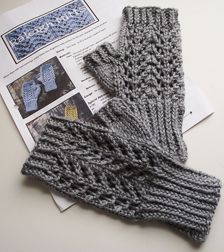 Ravelry: Raleigh Mitts pattern by Rebecca Shepler