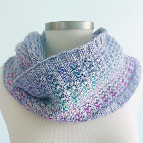 Ravelry: Unicorn Cowl pattern by Casapinka