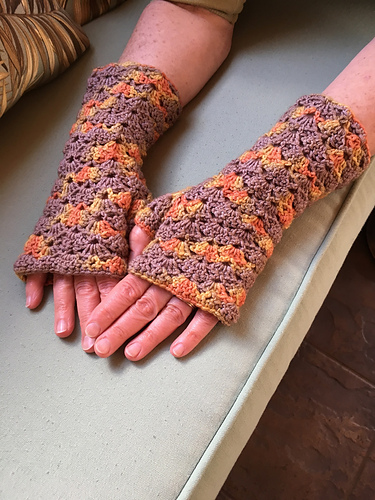 Ravelry: Hermione Shell Mittens pattern by Andrea Denby