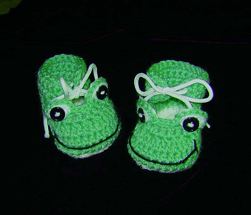 Ravelry: Baby Frog Booties, Photo Prop pattern by Cathy Ren