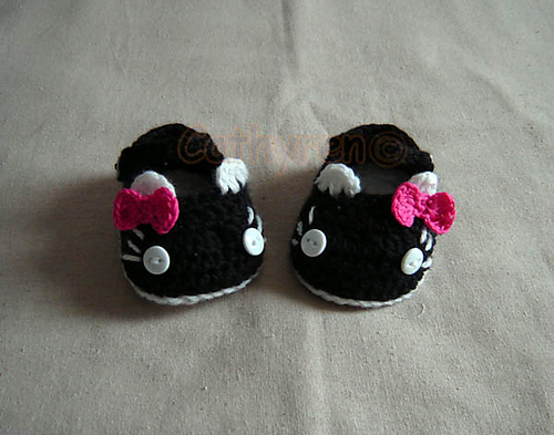 Ravelry: Lovely Hello Kitty Baby Mary Janes, Slippers pattern by Cathy Ren