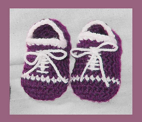 Ravelry: Baby Football Hat and Booties pattern by Cathy Ren