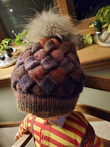 Just finished this entrelac hat and I am in LOVE with this pattern : r ...