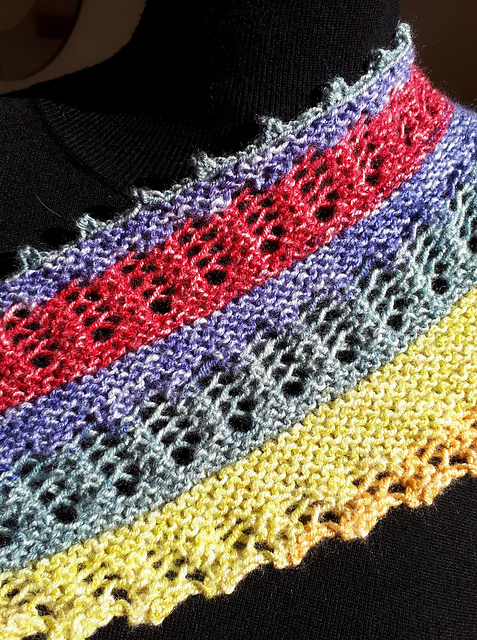 Ravelry: Emer Hitchhiker Scarf pattern by Ceecees Stringer