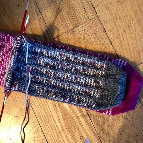 Ravelry: Chaussettes Duo pattern by Céline Chénard (Les Basquettes)