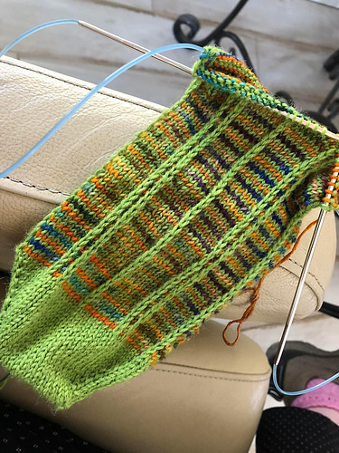Ravelry: Chaussettes Duo pattern by Céline Chénard (Les Basquettes)