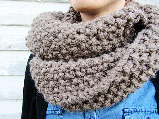 Ravelry: Chunky Infinity Scarf pattern by Stephanie Hayward