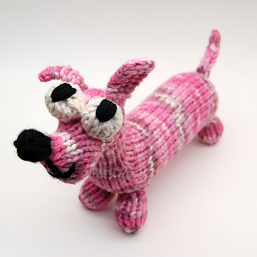 Ravelry: Wiener Dog Dachshund Knitting Pattern pattern by cheezombie