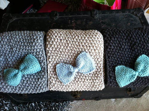Ravelry: Bow Infinity Scarf pattern by Chelsea Case