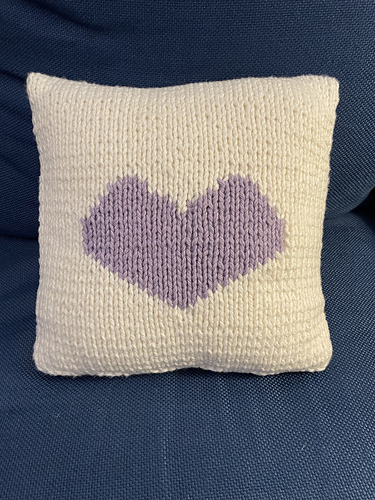 Ravelry: Intarsia Heart cushion pattern by Chiaki Hayashi