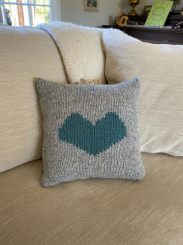 Ravelry: Intarsia Heart cushion pattern by Chiaki Hayashi