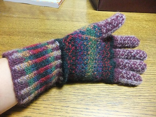 Ravelry: Maud Gloves or Handwarmers pattern by Alice Starmore