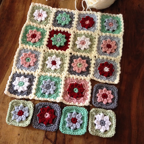 Ravelry: chitweed's Daisy Pop Mini Motif