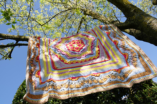 Ravelry: chitza's Cosmic CAL stashbuster blanket