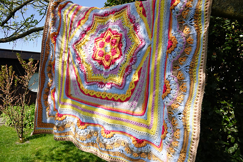 Ravelry: chitza's Cosmic CAL stashbuster blanket