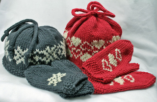 Ravelry: Hearts & Snowflakes pattern by Chrissy Gardiner