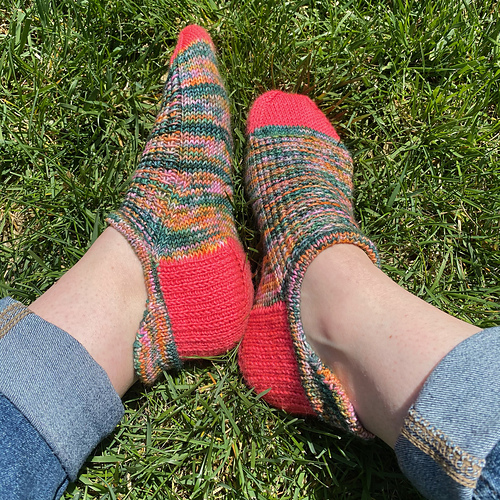 Ravelry: Sporty Shorty Heel Tab Socks pattern by Christina Lively