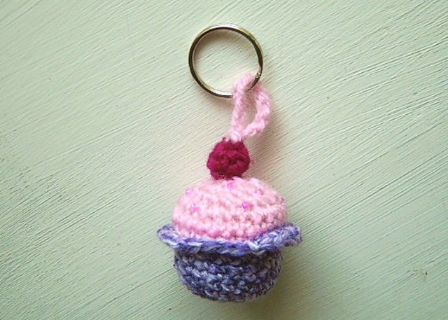 Ravelry: Cupcake key chain pattern by Christina Eady