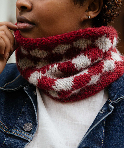Ravelry: Big Diamond Colorwork Cowl pattern by Churchmouse Yarns and Teas