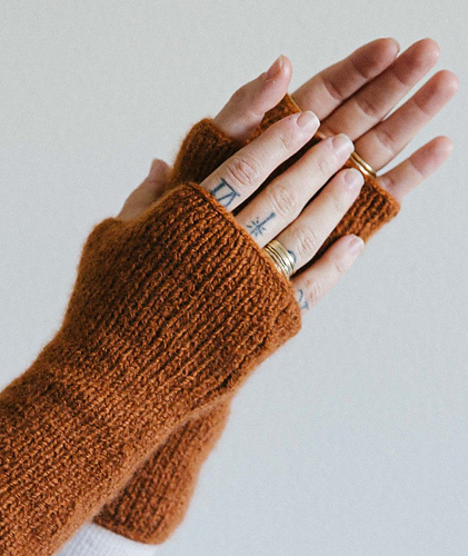 Ravelry: Cozy Handwarmers pattern by Churchmouse Yarns and Teas