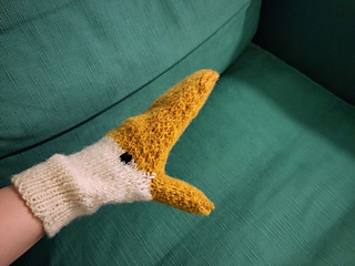 Ravelry: goose mittens pattern by cinder cat