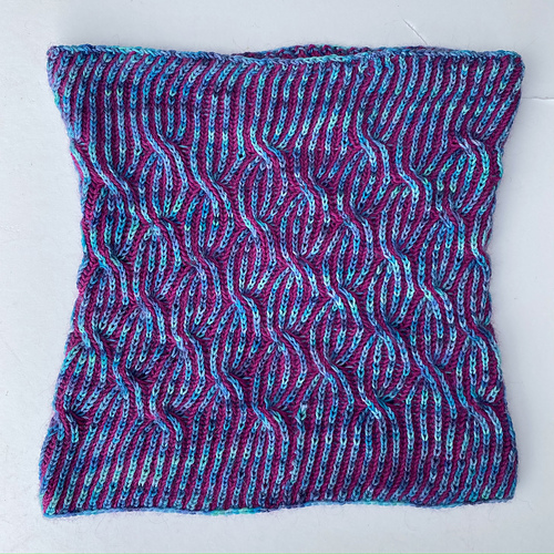 Ravelry: Brioche col met kabels/cowl with cables pattern by Cisca Travaille