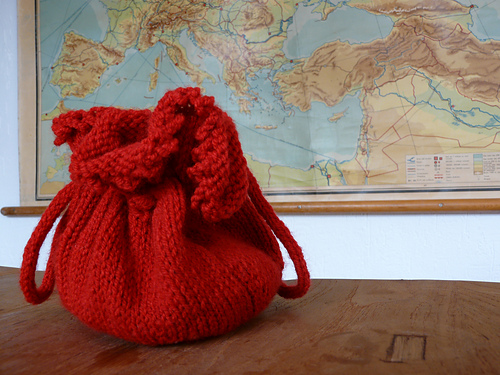 Ravelry: Frilly Purse pattern by Charlotte de Vries