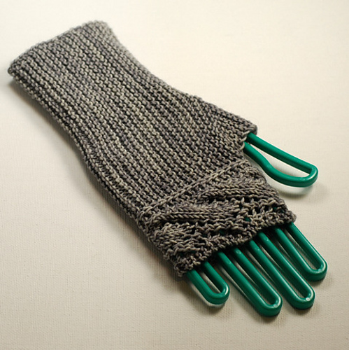 Ravelry: Winding Road Mitts pattern by Adrienne Lash