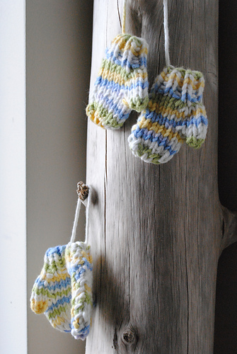 Ravelry: Mini Mittens pattern by Leslie Ann Bestor