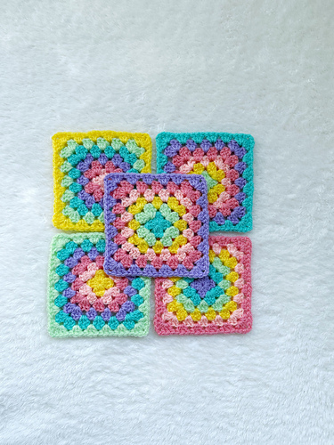 Ravelry: Classic Granny Square pattern by Clare M