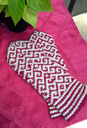 Ravelry: Gentner Longwool Mittens pattern by Geanie Ollman