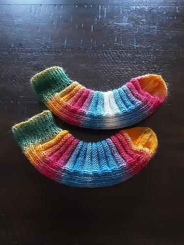 Ravelry: Banana Socks pattern by Marikarmen Sevilla
