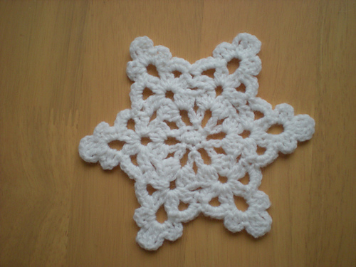 Ravelry: Easy to make Snowflake/ Star pattern by emmhouse