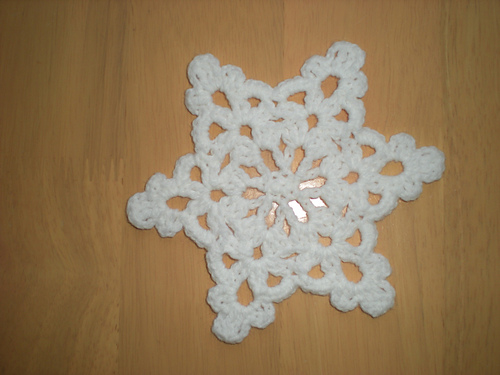 Ravelry: Easy to make Snowflake/ Star pattern by emmhouse