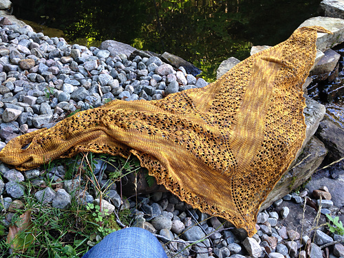 Ravelry: Hira Shawl pattern by Lys - Light Of The North