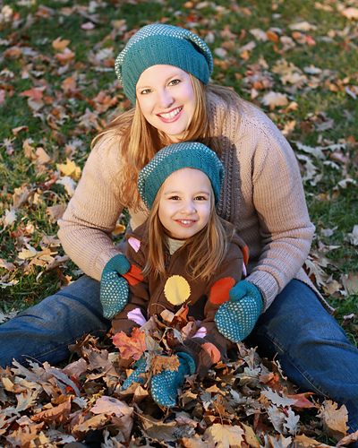 Ravelry: Wicker Park Slouch Hat & Mittens pattern by Nicole Montgomery