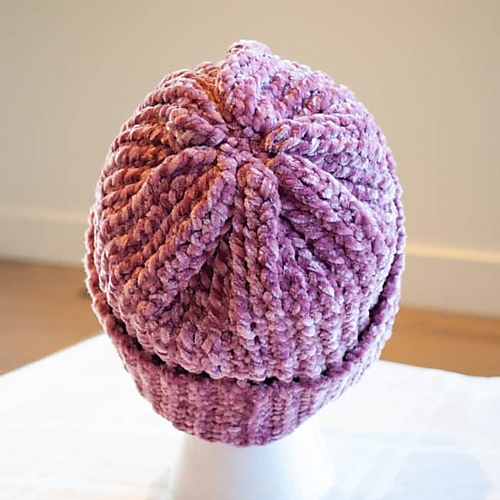 Ravelry: Velvet Hat pattern by Suzanne Carlson