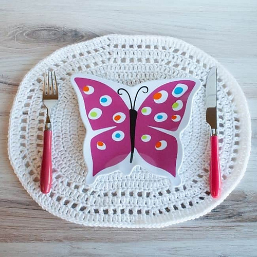 Ravelry: Oval Placemat pattern by Suzanne Carlson