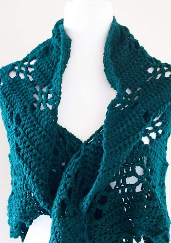 Ravelry: Ivy Triangle Shawl pattern by Suzanne Carlson