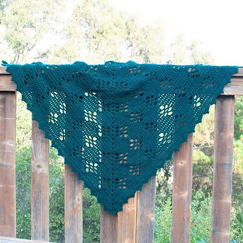 Ravelry: Ivy Triangle Shawl pattern by Suzanne Carlson