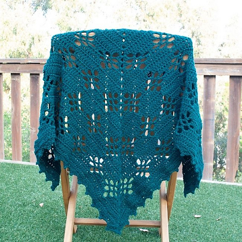 Ravelry: Ivy Triangle Shawl pattern by Suzanne Carlson