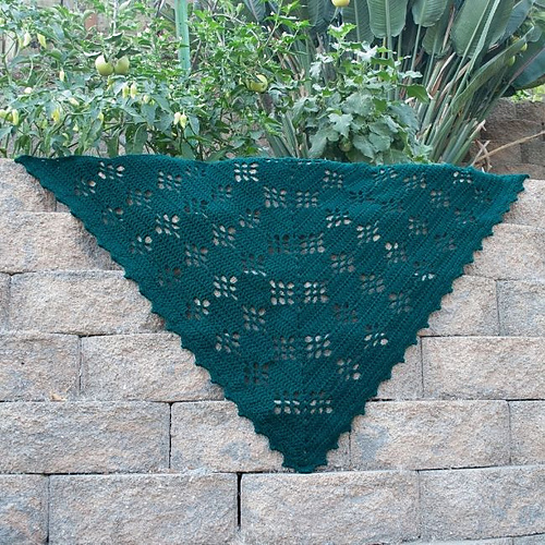Ravelry: Ivy Triangle Shawl pattern by Suzanne Carlson