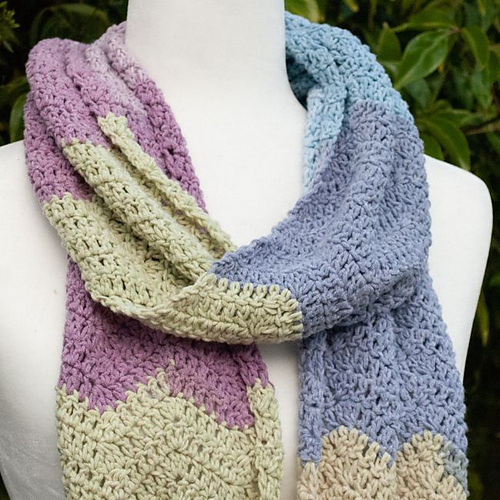 Ravelry: Chevron Scarf pattern by Suzanne Carlson