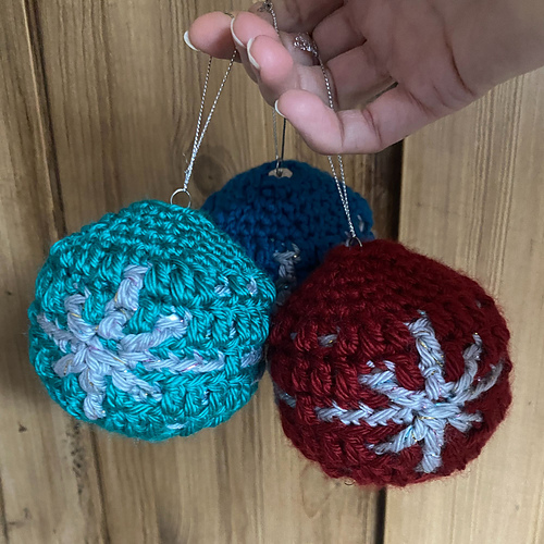 Ravelry: Snowflake Bauble pattern by Concrete Gems