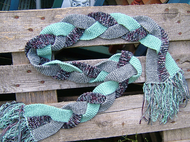 Ravelry: Braided Scarf pattern by Taryn Christmas